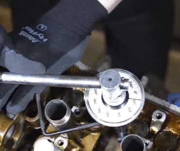 How To Use an Angular Torque Gauge