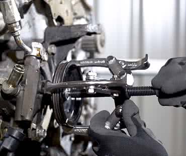 How to Use a Gear Puller